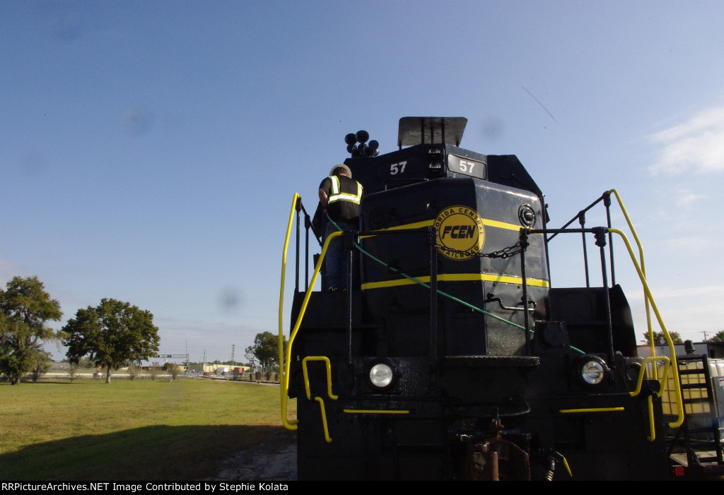 FCEN 57 LOW HOOD BEING CLEAN
